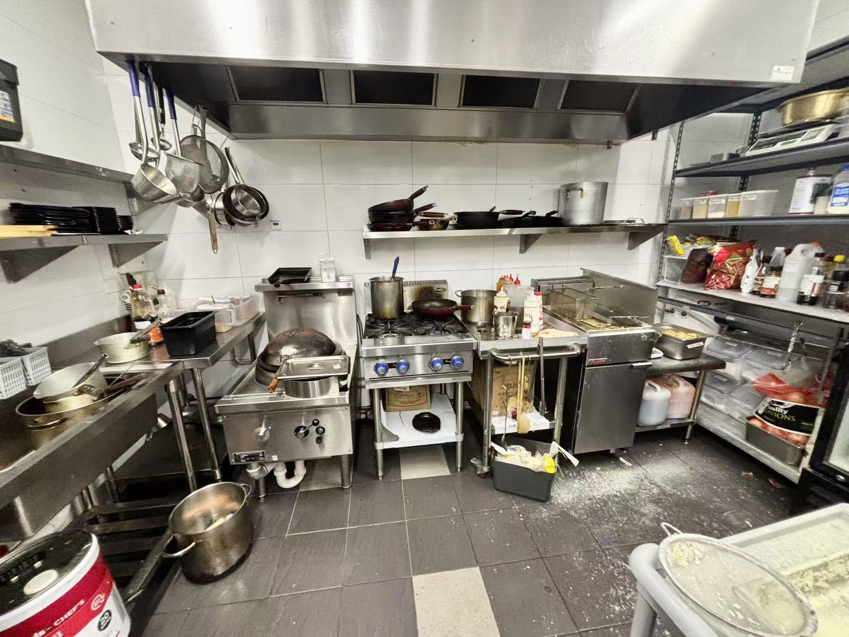 -- UNDER OFFER -- Prime Victoria Park Location:Fully Fitted & Ready to ...