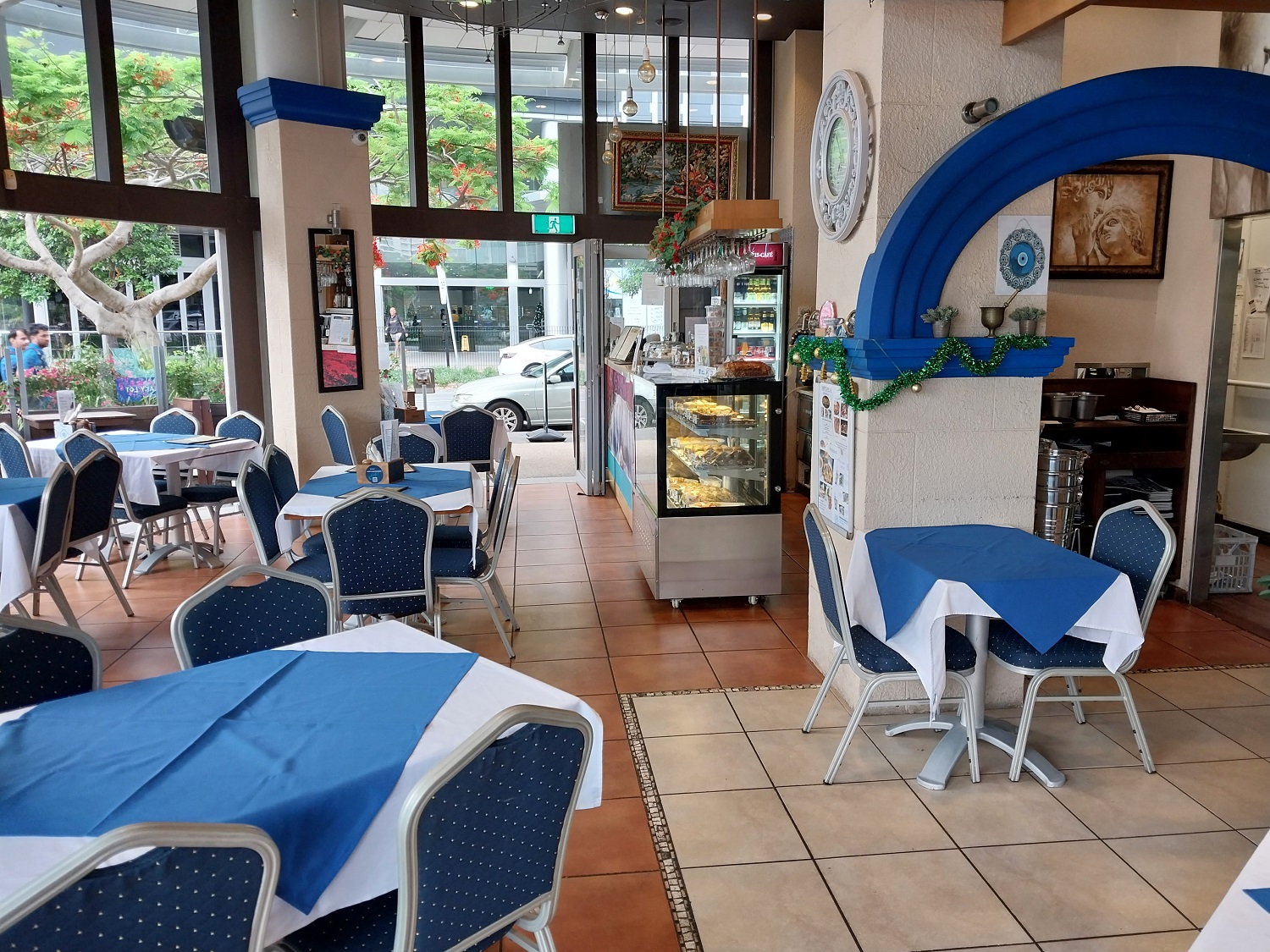 Licenced Well Established 120 Seat Cafe / Restaurant in Southport QLD ...