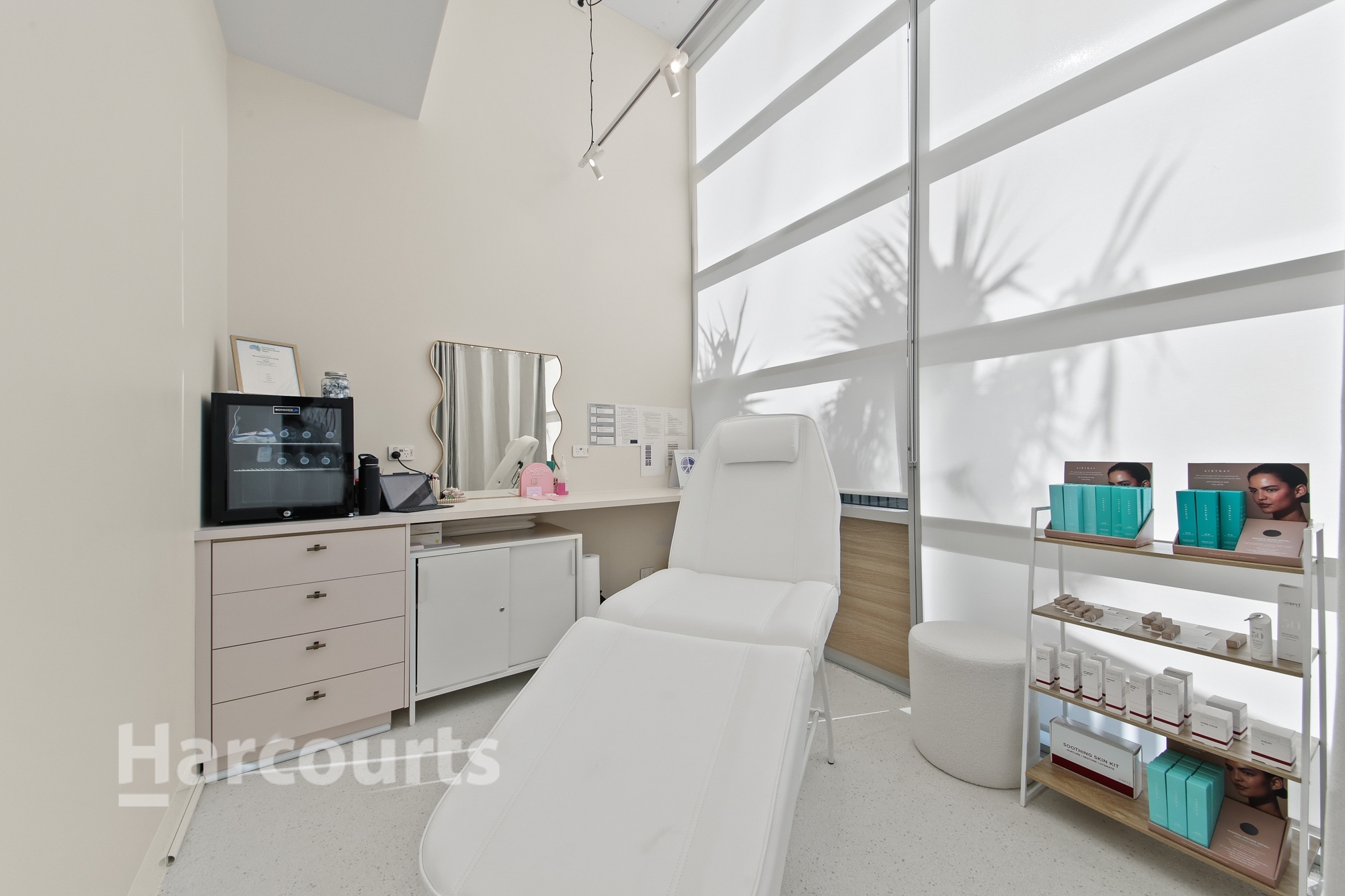 Automated Spray Tan Booth and Beauty Room – Wollongong, NSW in ...