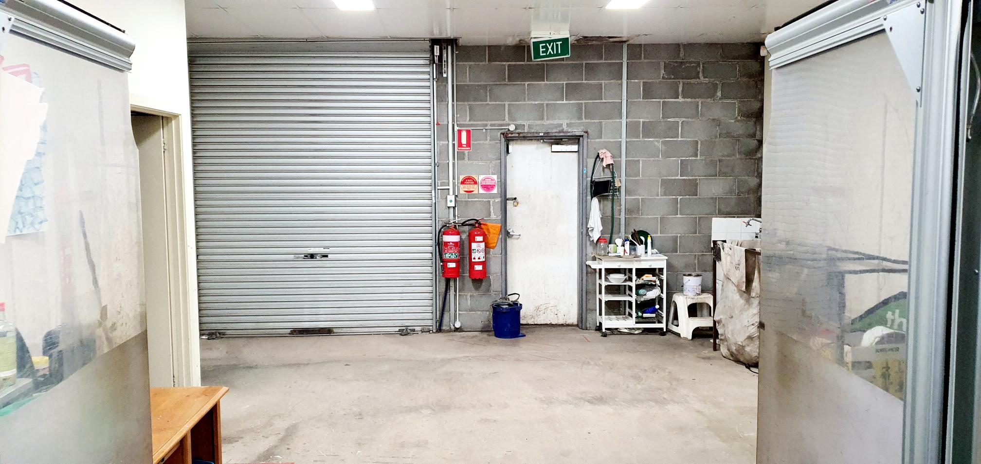 Bottle shop sale - super cheap price 140 regional Victoria CBD super ...